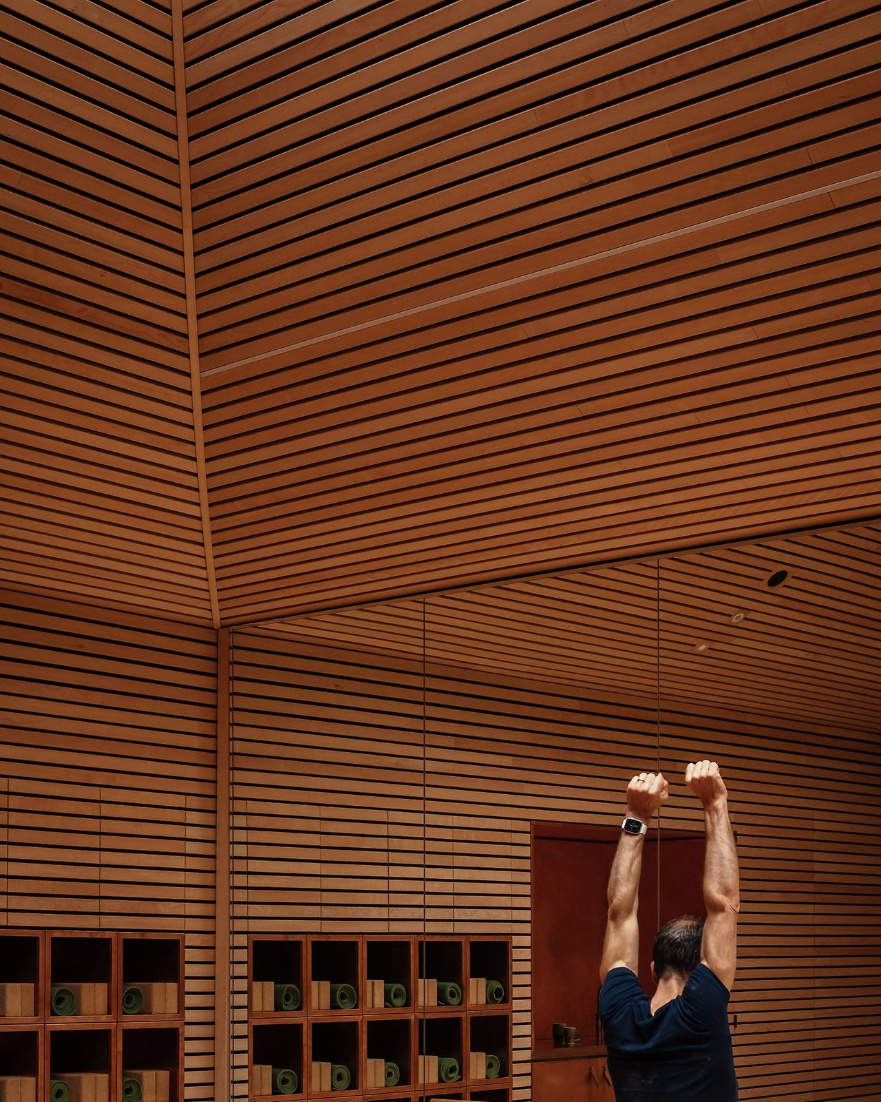 *서머셋 호텔 시크릿 가든에 위치한 요가스튜디오 Invisible Studio adds rammed-earth yoga ...