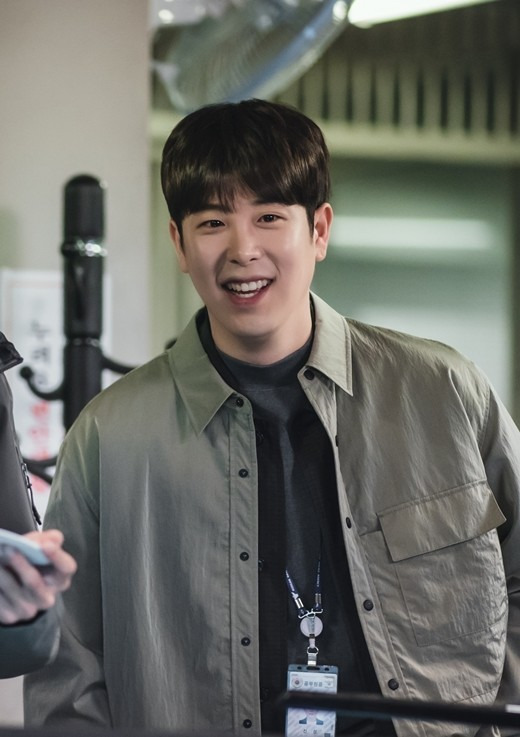 피오 나이 프로필 근황 군대 해병대 전역 복귀 고향 키 학교 학력 소속사 인스타
