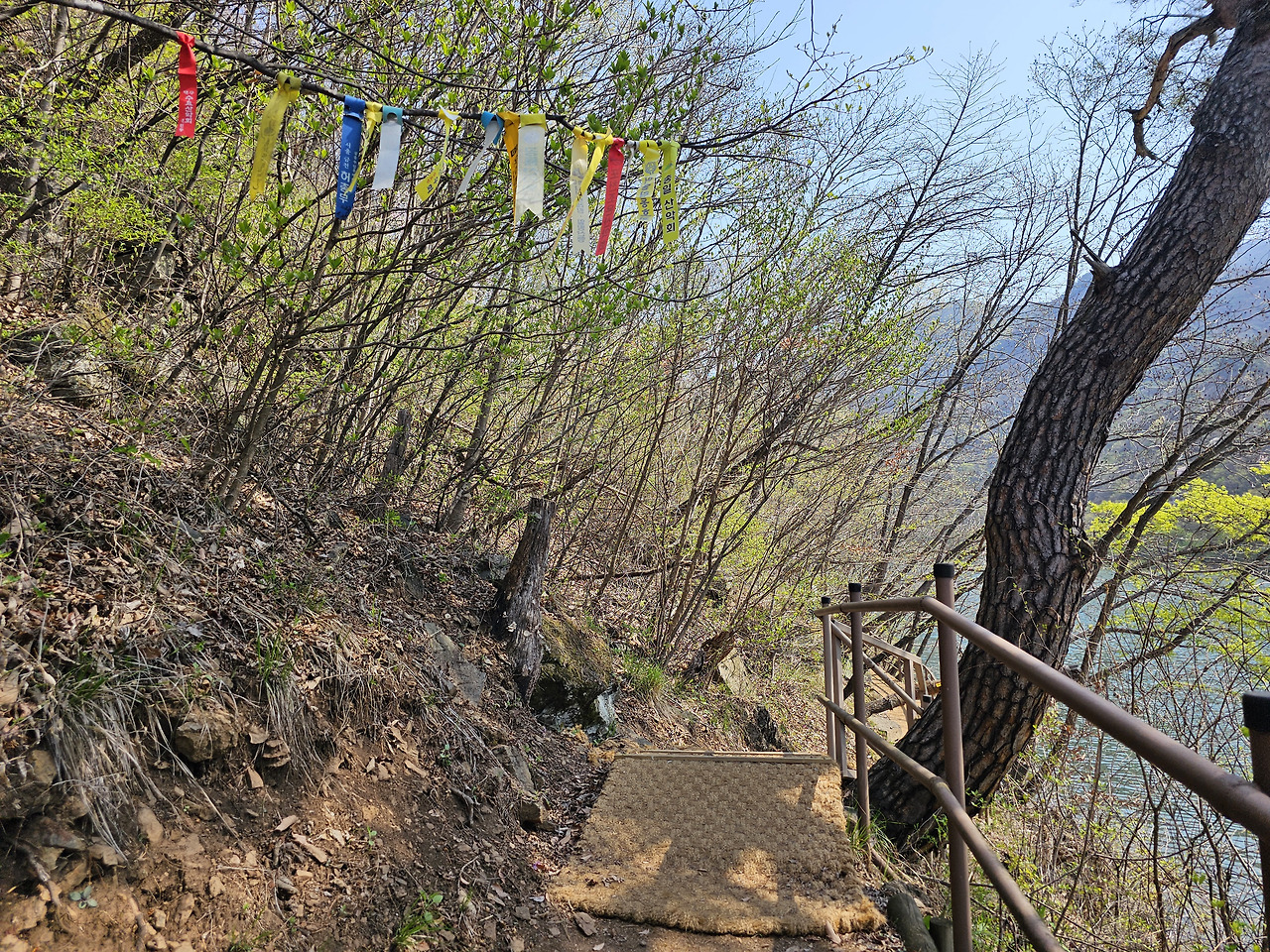 괴산가볼만한곳 괴산호 연하협구름다리 괴산 산막이옛길