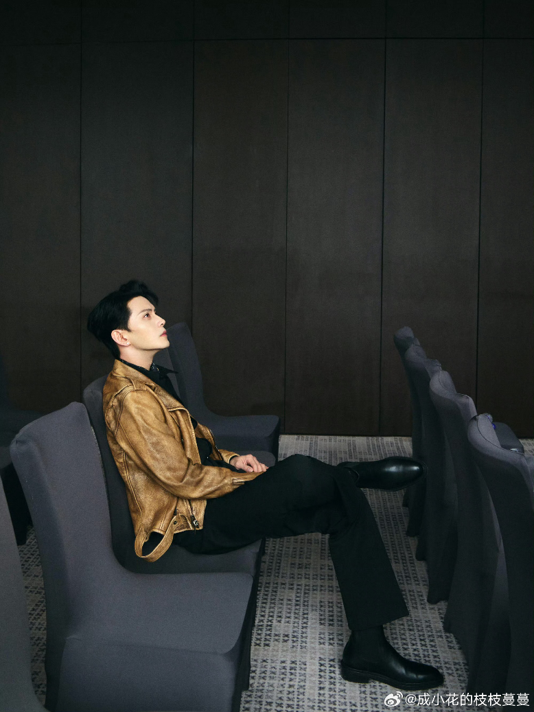 배우 X 촬영 종영 사진 논란으로 스튜디오와의 갈등 심화 거기에 자원을 얻기 위해 술자리 접대를 강요당했다고요