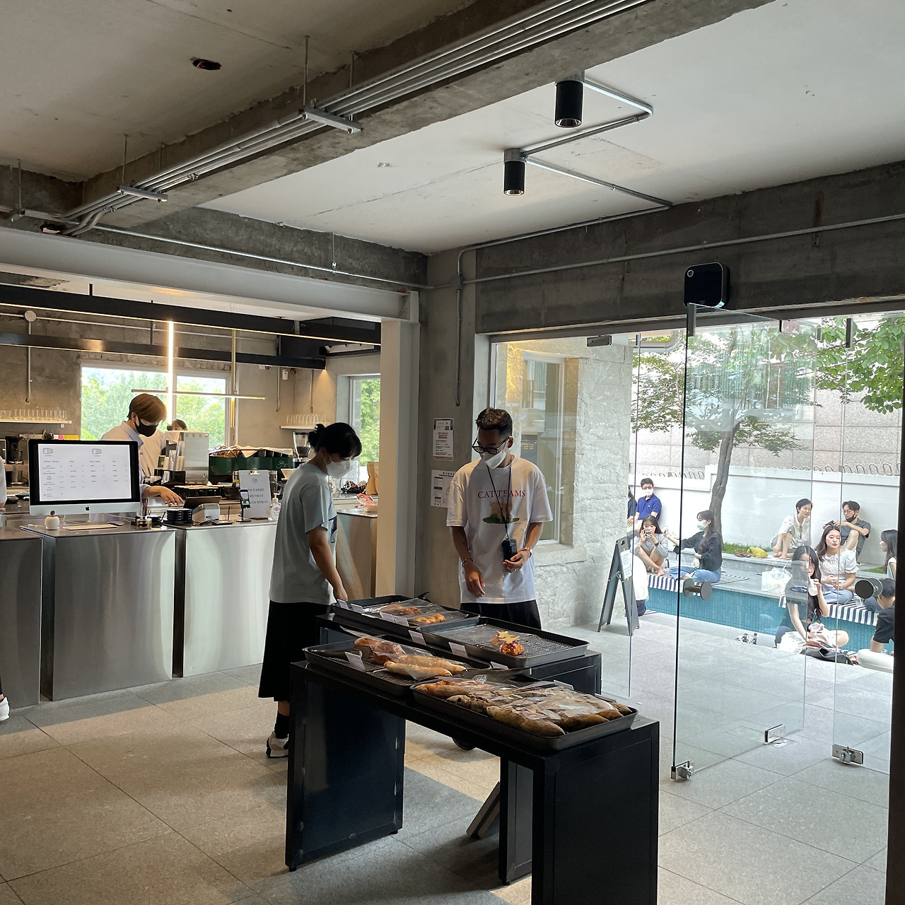 서울 카페 탐방 콘하스 한남점 리뷰 카페로 개조한 단독주택 한남동 데이트 추천 닷카이브