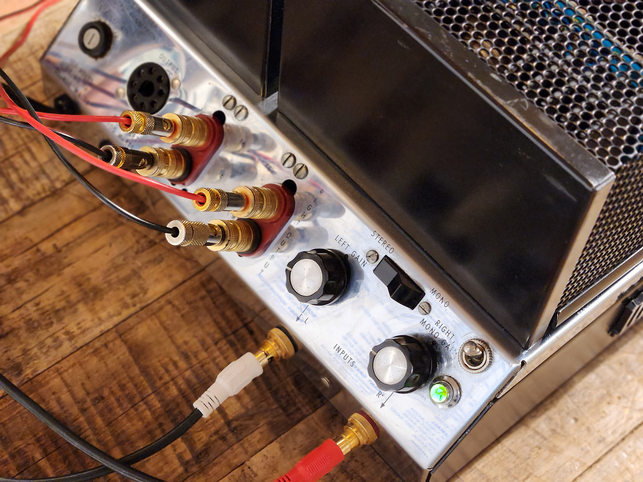 보기드믄 Mcintosh 맥킨토시 Mc2100 파워엠프 입니다 단자밎 전원 스위치 채용한 제품 오리지널 켄tr구성 Stock