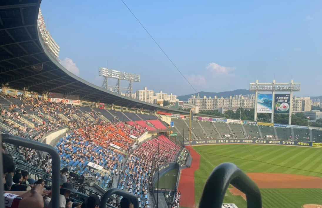 Lg트윈스 잠실야구장 1루 중앙네이비석 316블럭 21열 233번 후기