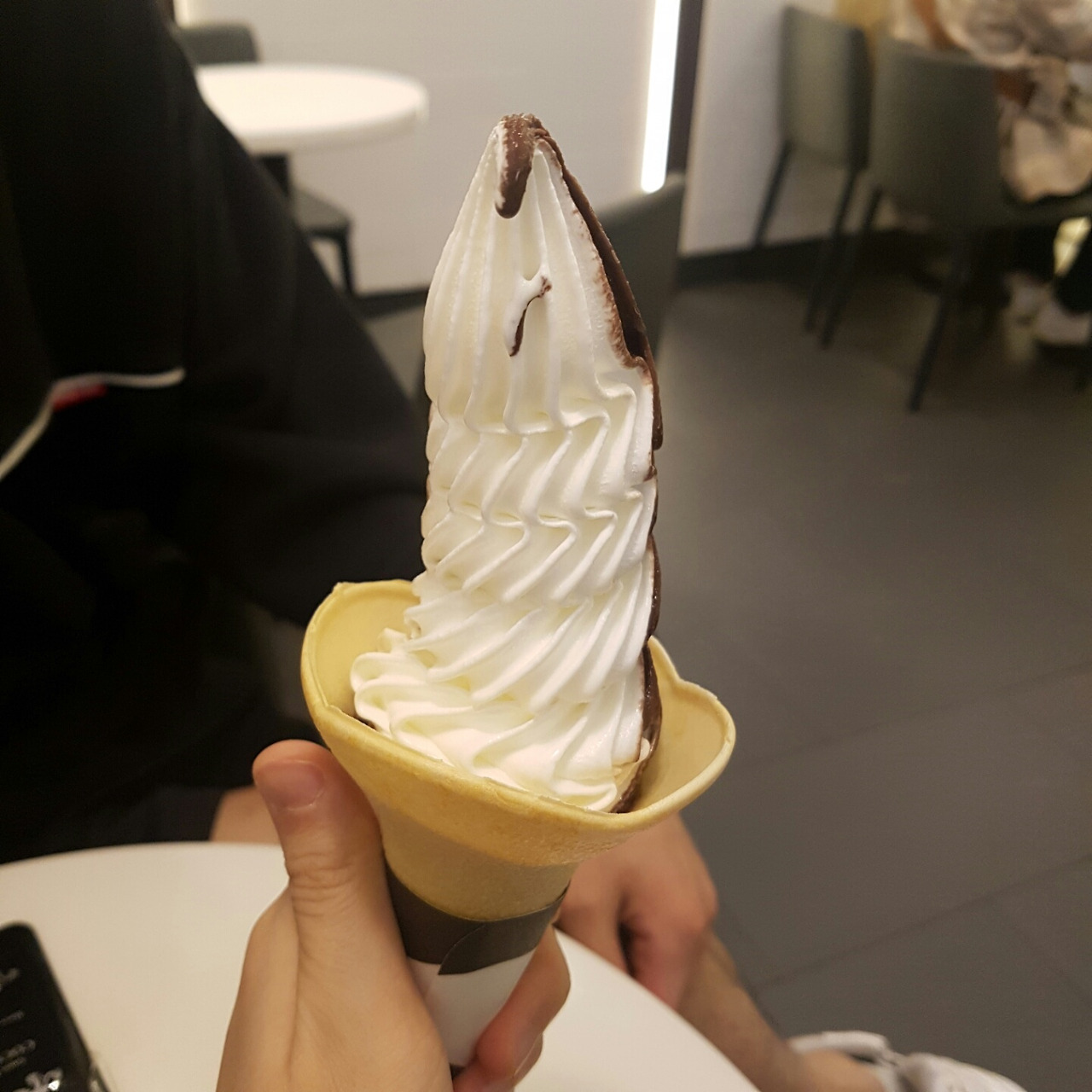 수원역 롯데몰 파스퇴르 밀크초코 소프트 아이스크림 제주말차쉐이크 후기