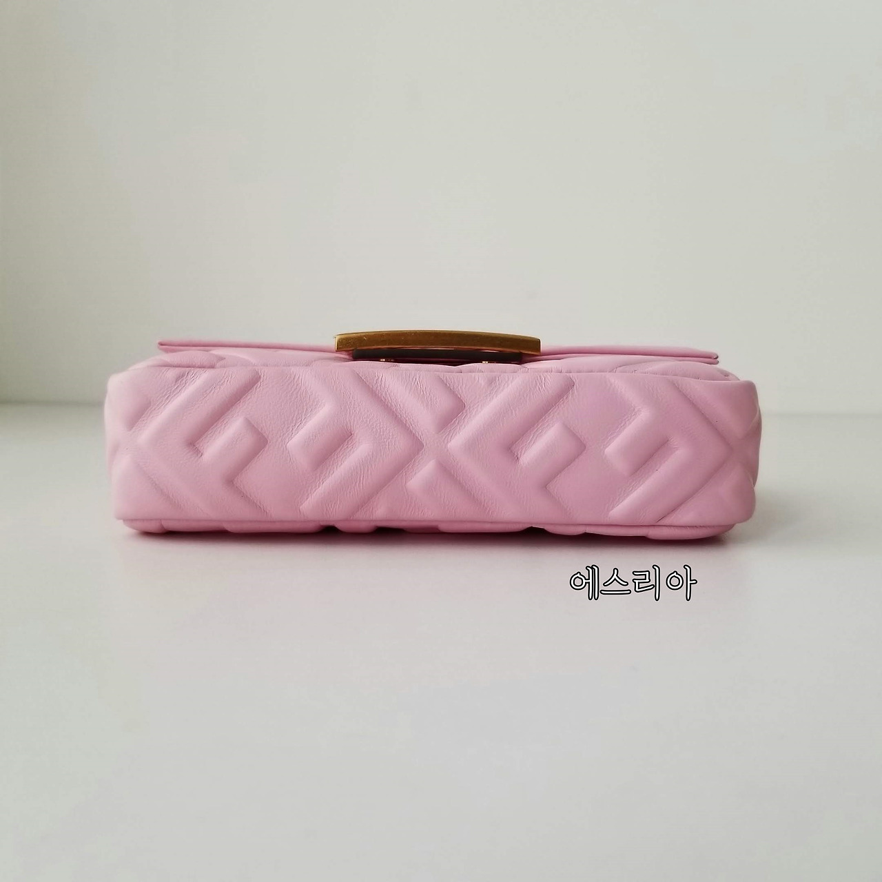 펜디 바게트백 미니 핑크 에스리아 실사