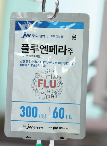 타미플루 캡슐 75mg 현탁용분말 꼭 알고 먹자 복용법 부작용 Vs 페라미플루 수액 가격 실비 약사가 알려주는 독감치료제