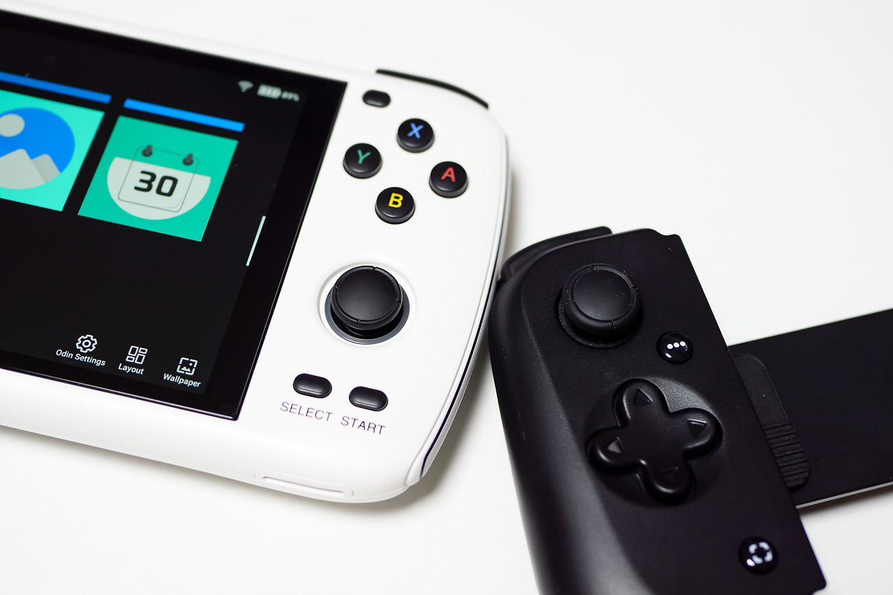 폰 없이 게임을 계속 해보자. Ayn 오딘 라이트 (Odin Lite) 개봉기