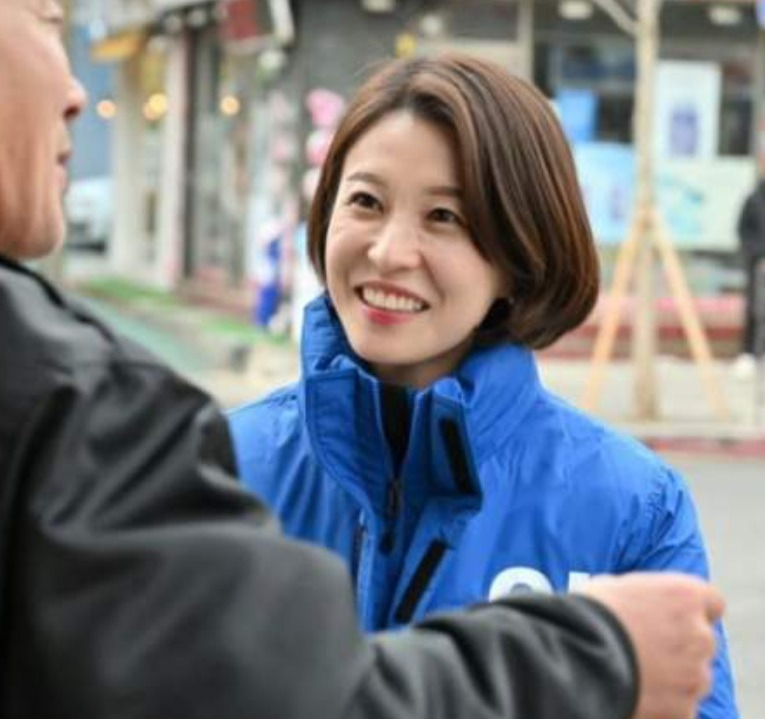 안귀령 앵커 프로필 결혼 나이 남편 자녀 가족 고향 학력 대변인 국회의원