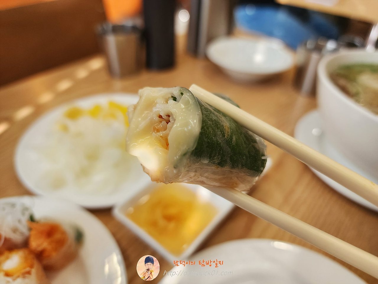 물리지 않고 끝까지 맛있게 포레스트 오늘 숲에서 소고기 쌀국수와 슈림프 스프링 롤 먹었어요 By 직장인 점심 메뉴 탐방