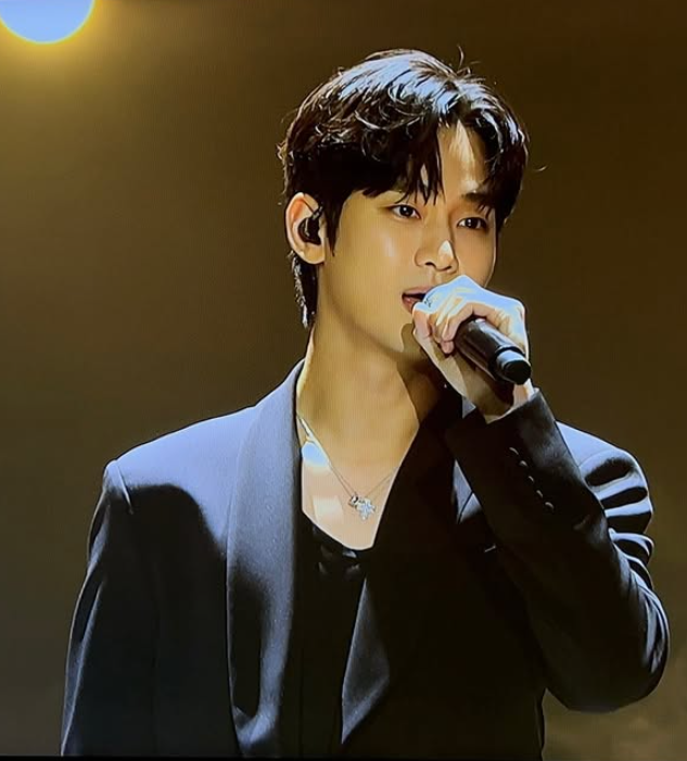 배우 김수현은 누구인가 나이 고향 키 학력 영화 드라마 김새론 논란까지 프로필 상세 분석
