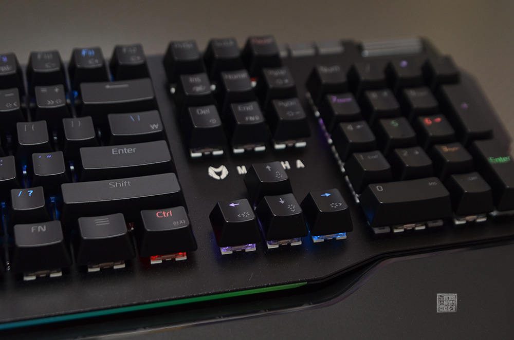 마이크로닉스 메카 ZK1 마닉축 게이밍 키보드 후기