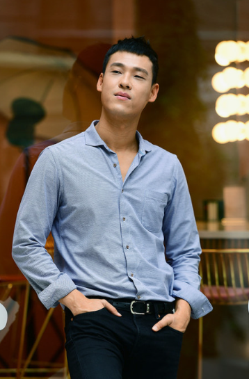 가족관계로는 부모님 형이 있고 종교는 천주교로 알려져 있다