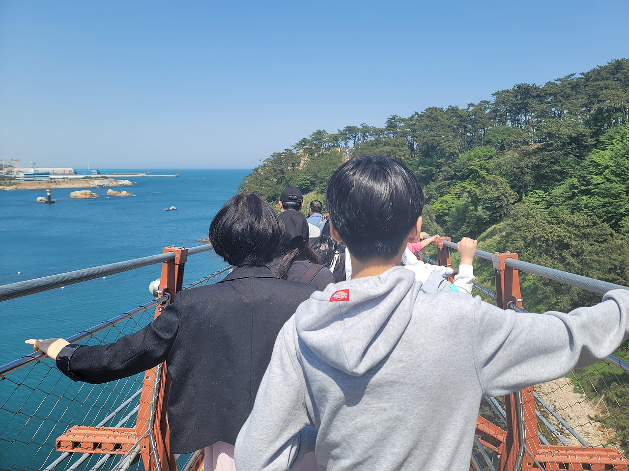 울산 대왕암 공원에 설치된 출렁다리를 걷다