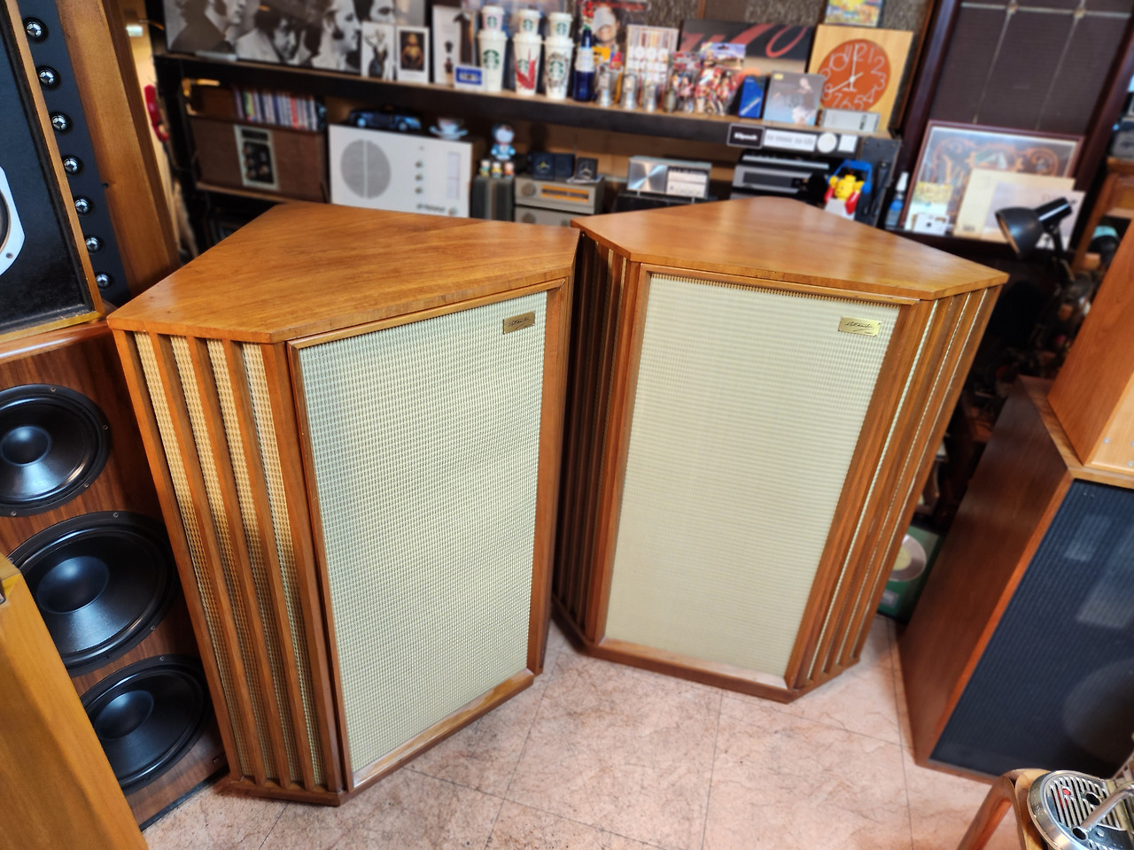 보기드믄 영국 Tannoy 탄노이 사의 Red Monitor 레드 모니터 12 빨간배꼽 스피커 입니다 제일케이스 Grf