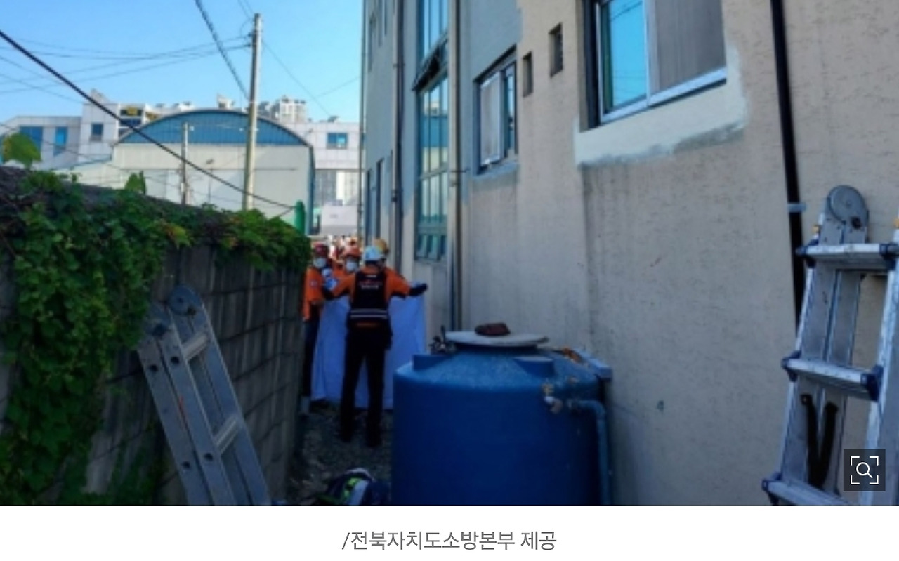 사고사례 240904 전북 익산시 익산역 개량공사 고소작업차 탑승하여 도장 중 추락사고 건설장비 사고사례 및 법규