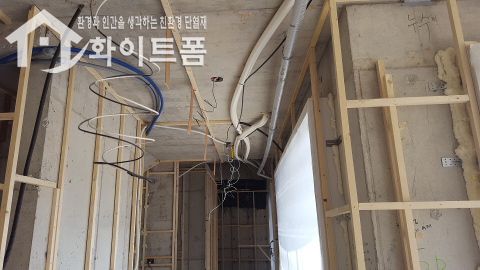 신축 콘크리트 지붕 친환경 단열재 화이트폼수성연질폼 수성연질우레탄폼시공 완료 했습니다