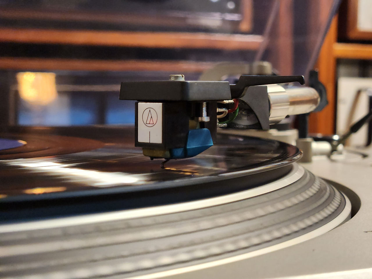 Technics 테크닉스 사의 Sl 1600 풀오토메틱 턴테이블 입니다 220v A급 Stock Out