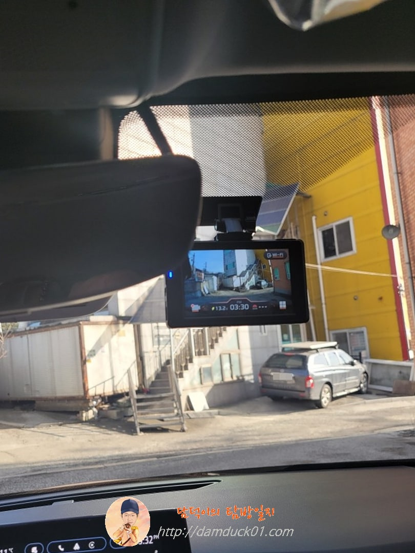 블랙박스 파인뷰 LXQ500에 Wi-Fi 동글 있으면 확실히 편하긴 합니다.