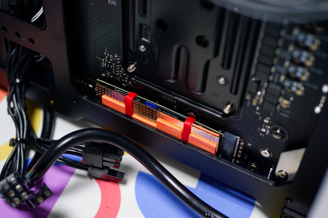 또 SFF 병이 도져서 콘솔을 대신할 PC를 만들어 버렸다. feat. Aklla A2