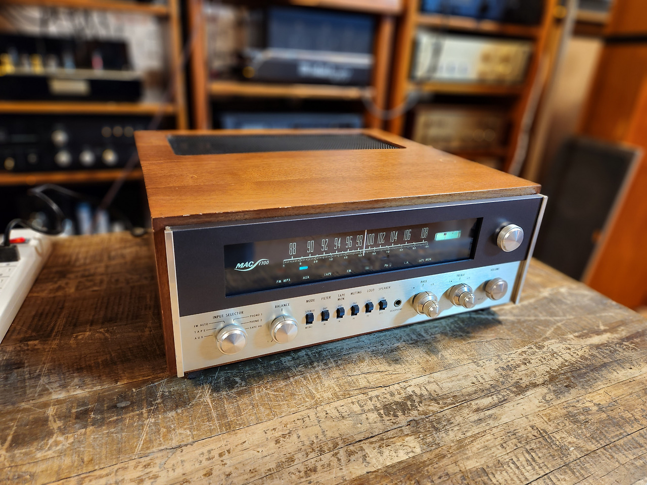 미국 Mcintosh 맥킨토시 베스트셀러 MAC-1700 리시버 입니다 -A급