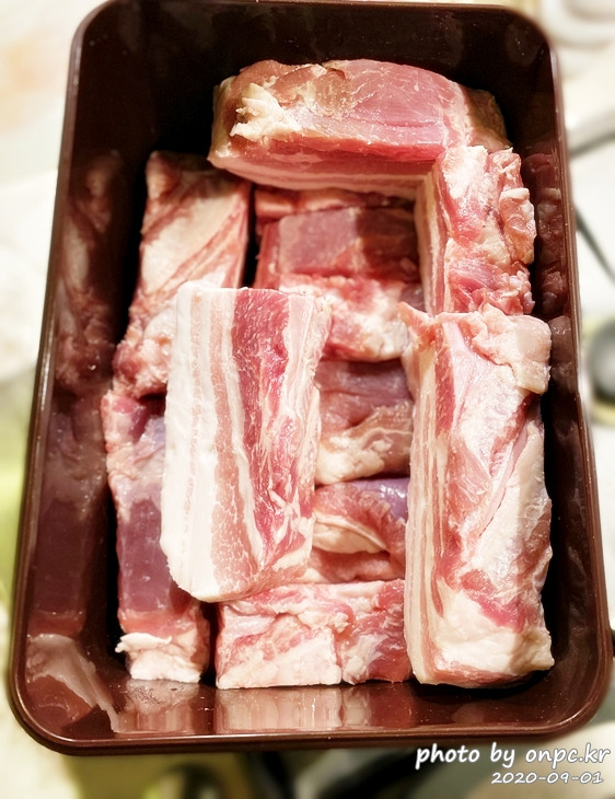 코스트코 한판 냉동 삼겹살 집에서 해동하고 손질 후 저렴하게 맛있게 먹기~ Onpc