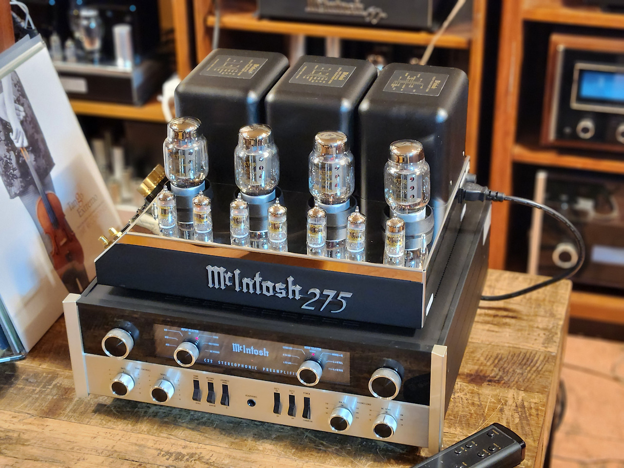 보기드믄 Mcintosh 맥킨토시 C22진공관 프리엠프와 Mc275ver5세대 제품입니다 극상품 전용리모컨 원박스포함