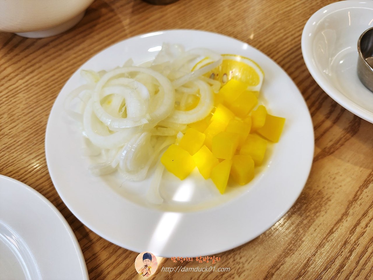 물리지 않고 끝까지 맛있게 포레스트 오늘 숲에서 소고기 쌀국수와 슈림프 스프링 롤 먹었어요 By 직장인 점심 메뉴 탐방