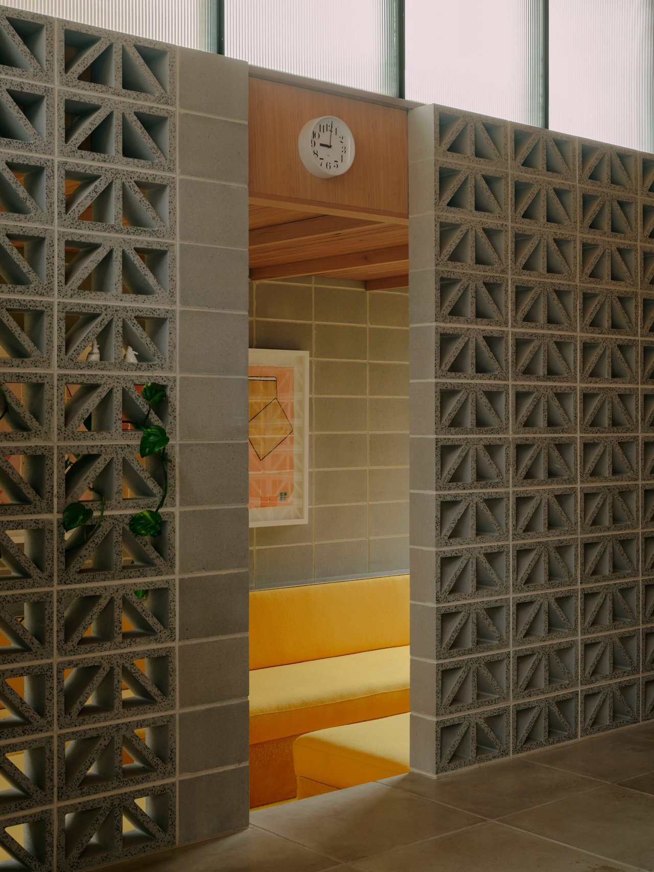 *브리즈월 파티션 Architecture Architecture uses grey breeze blocks for ...