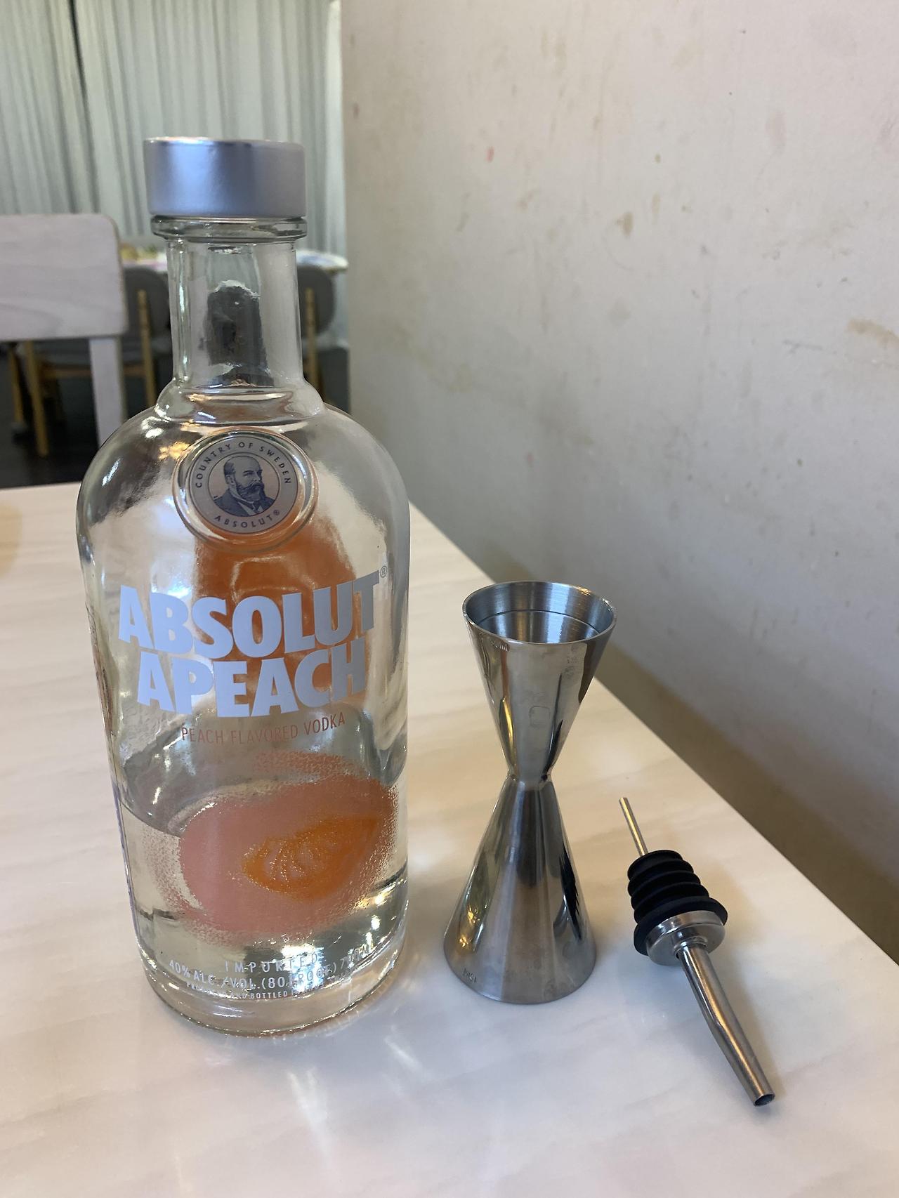 앱솔루트 보드카 어피치 와 계량컵 지거로 맛있는 칵테일 하이볼 만드는 법feat 푸어러 진주를 찾아서