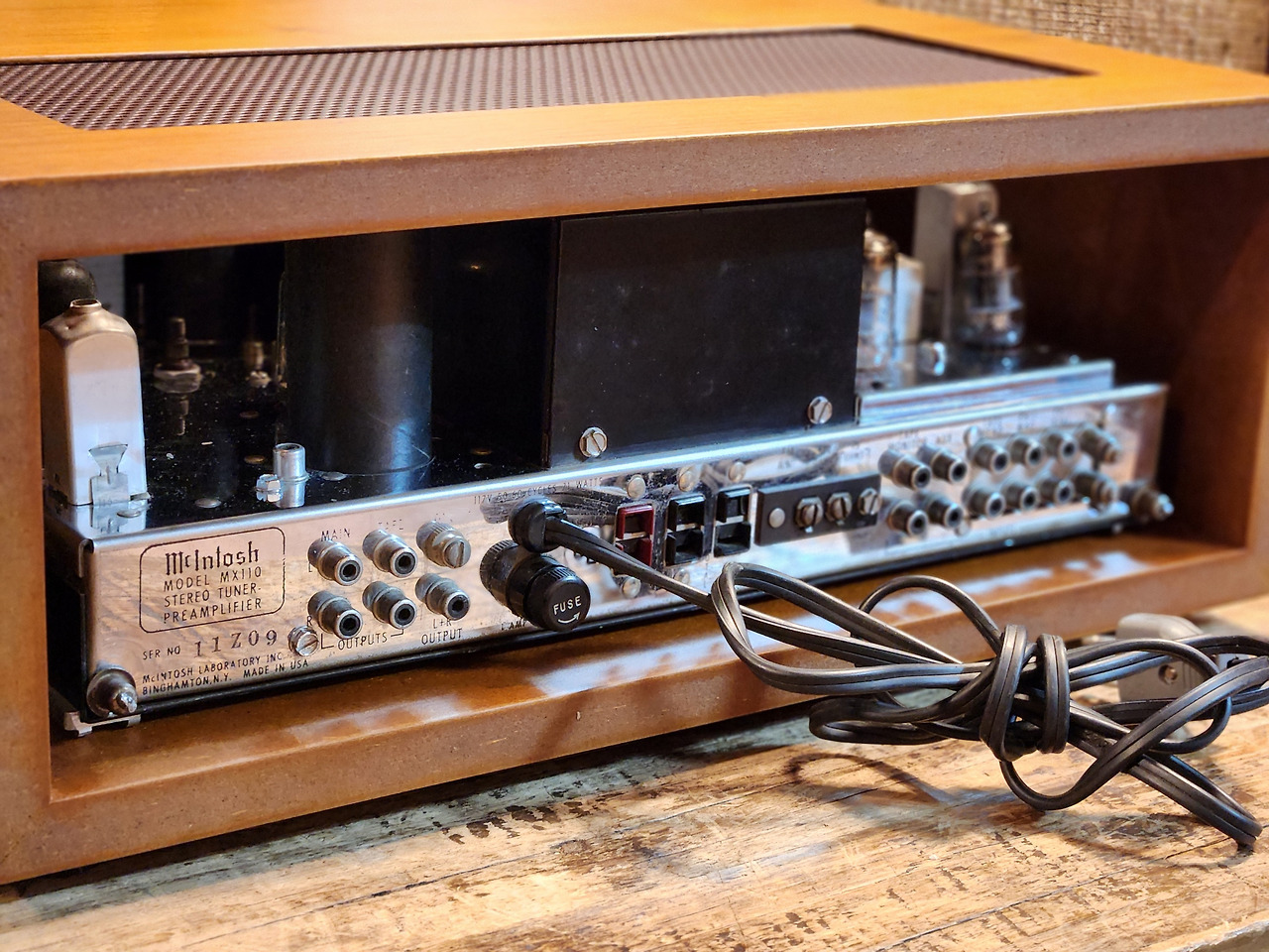 Mcintosh 맥킨토시 사의 Mx110 진공관 프리튜너 엠프 입니다 후기형 우드케이스 포함 A급stock Out