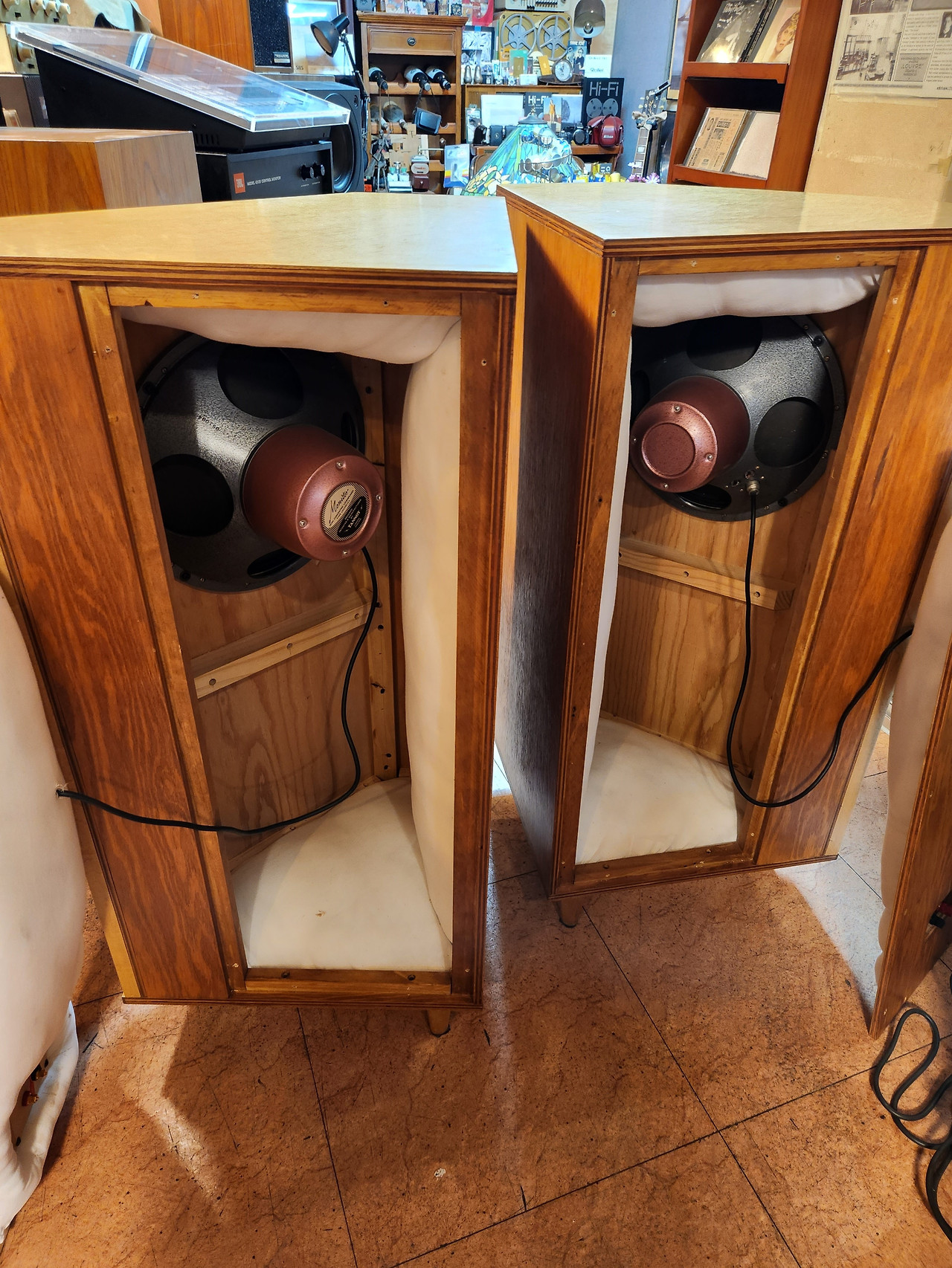 보기드믄 영국 Tannoy 탄노이 사의 Red Monitor 레드 모니터 12 스피커 입니다 제일케이스 코너요크 인클로우져