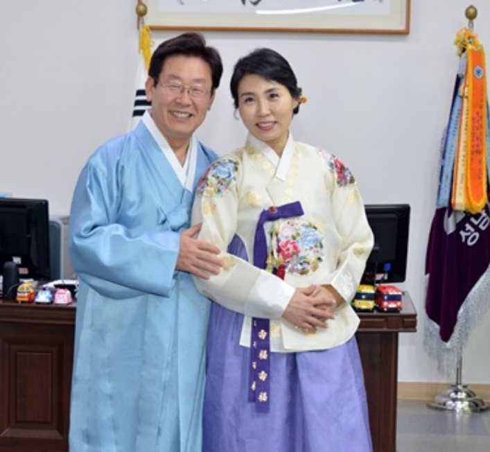이재명 나이 프로필 아내 부인 김혜경 아들 가족 형제 학력 고향 군대 집 혈액형