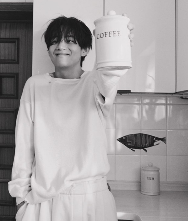 컴포즈 커피 Bts 뷔태형 모델로 발탁