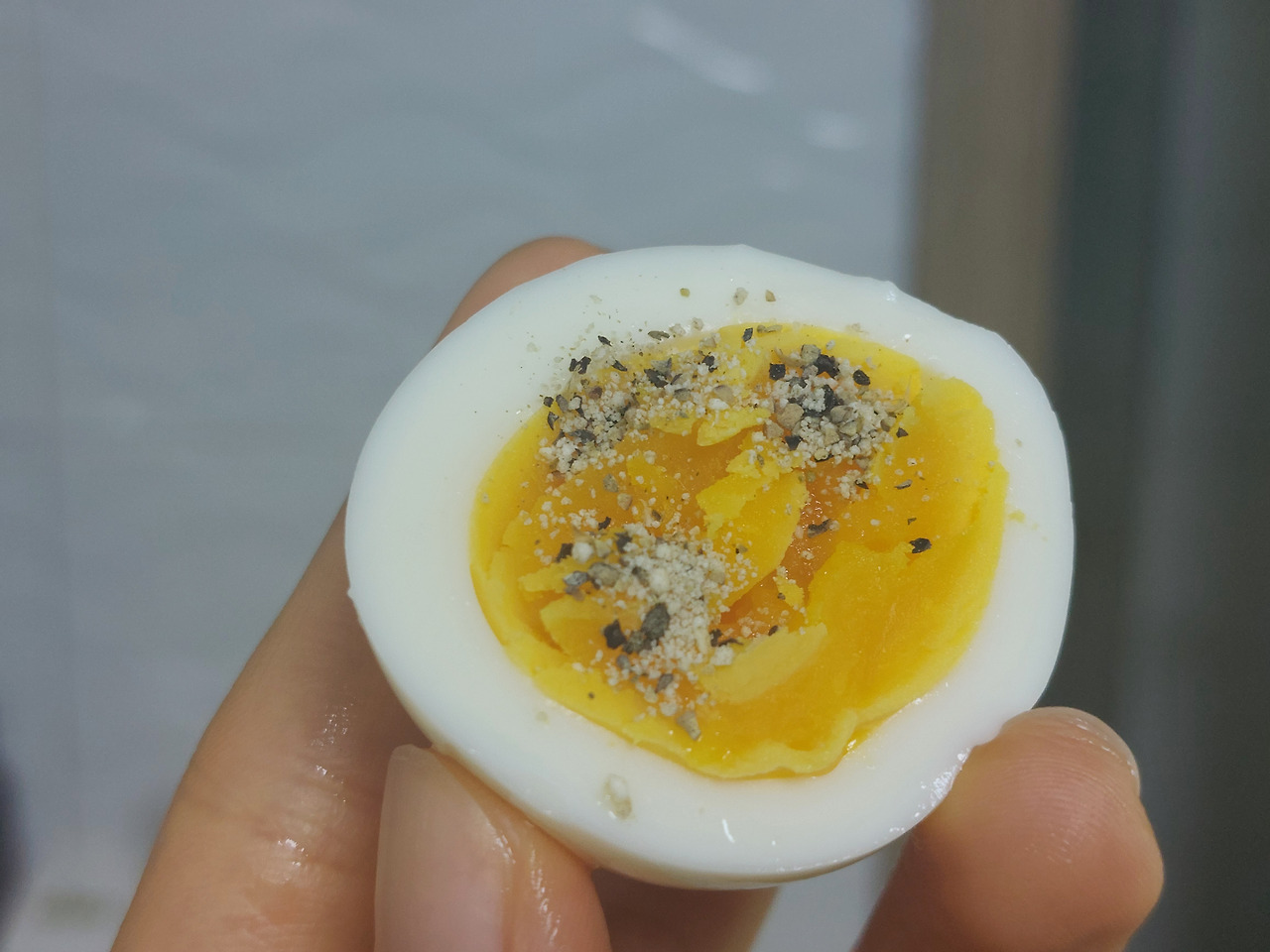 계란 껍질 잘 까지게 삶는 법 이것만 알면 소금 식초 찬물 필요없어요 5분전 유용한 건강 요리 소식