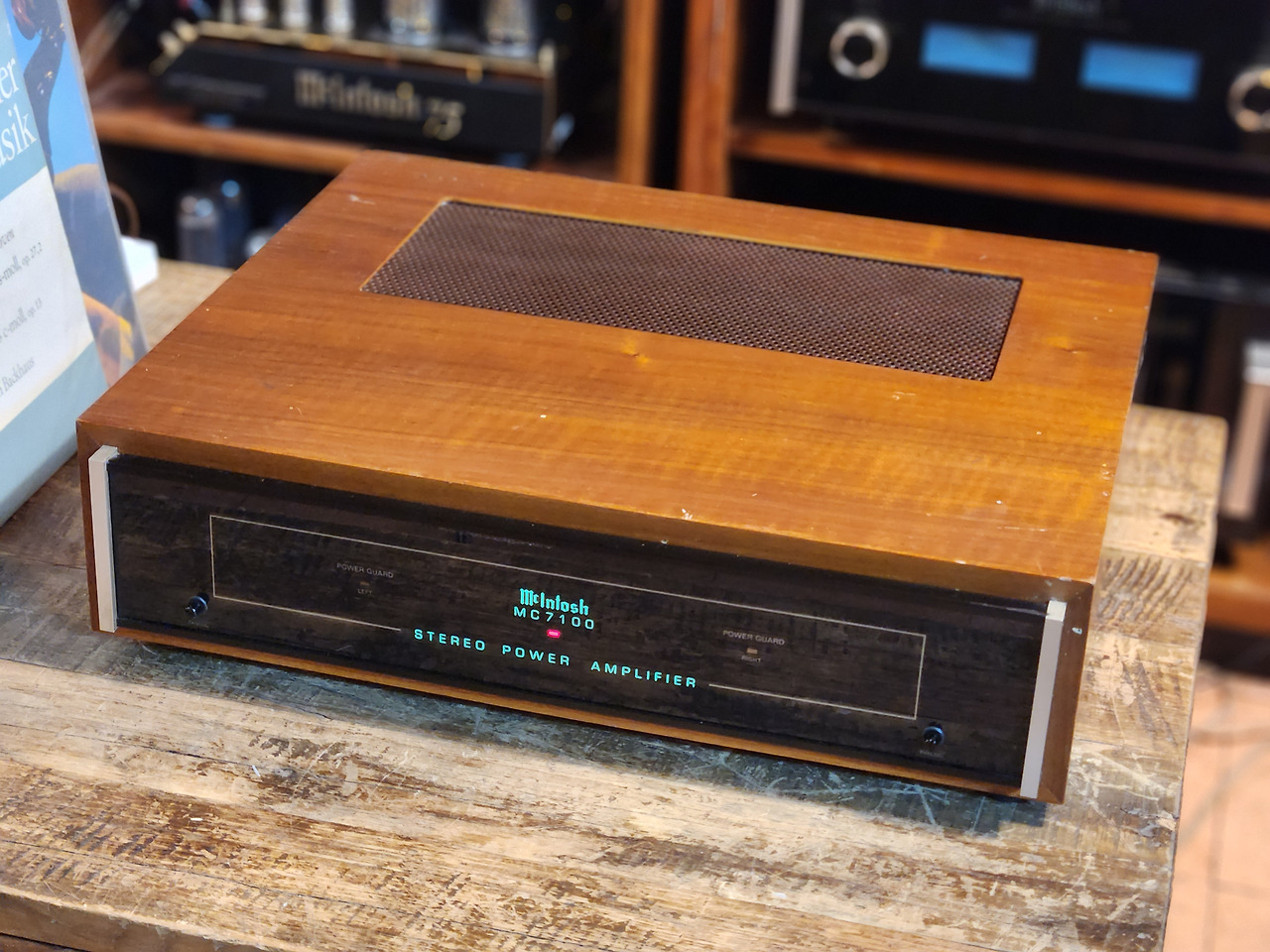 Mcintosh 맥킨토시 Mc7100 와이드버젼 파워엠프 입니다 220v 기포살짝있습니다 Stock Out