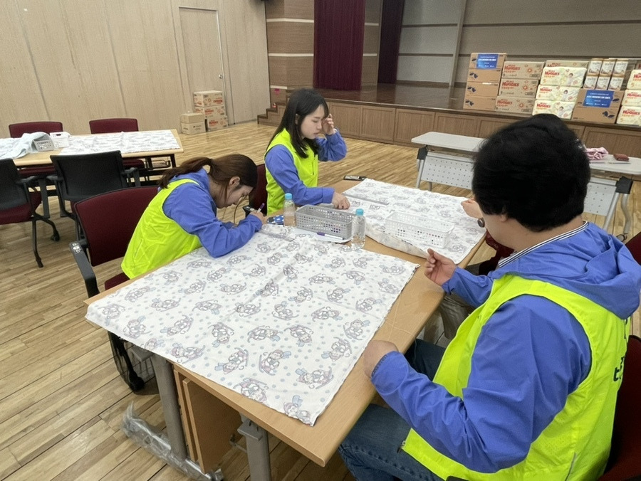 마을로간 기업 방배4동캠프×한국벤처투자 아기속싸개 및 베이비 케어 키트 전달식