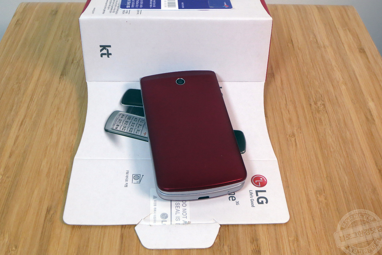 와인폰 3G 폴더폰, 수납장 구석에서 발견 LG-T390K 뒷북 리뷰