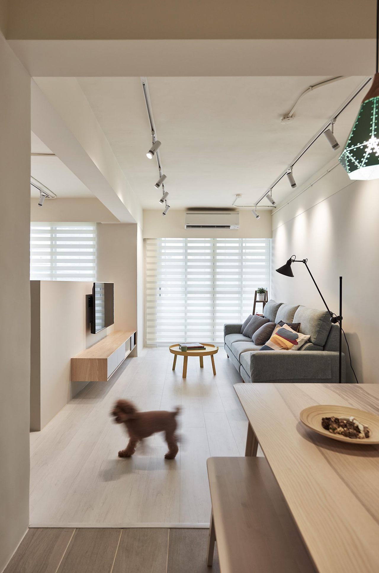 *홈오피스 아파트먼트 A Partition In The Living Room Creates Space For A Home ...