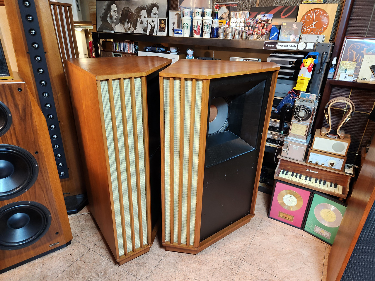 보기드믄 영국 Tannoy 탄노이 사의 Red Monitor 레드 모니터 12 빨간배꼽 스피커 입니다 제일케이스 Grf