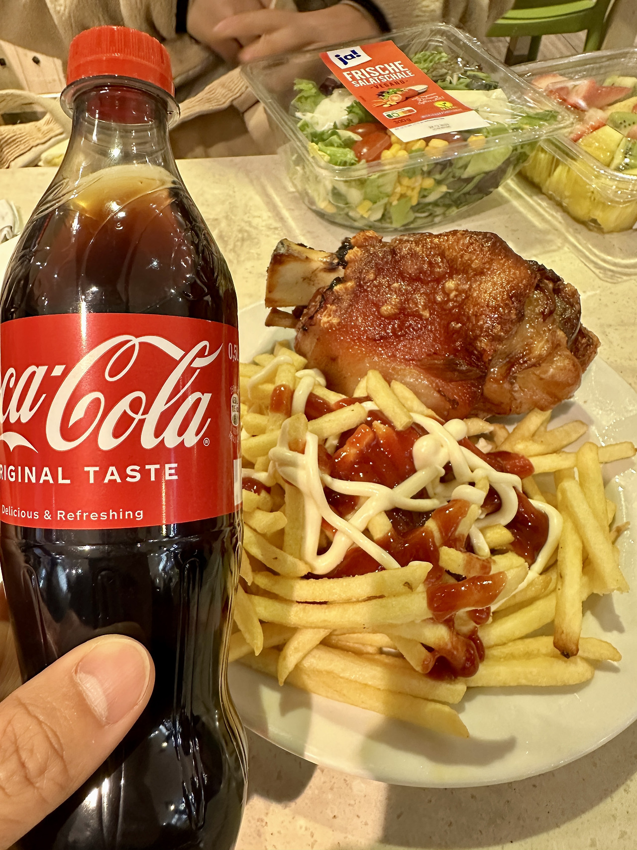 독일 슈바이학센 먹어보기 프랑크프루트 중앙역 슈바인 학센 맛집 슈바인스학세 Schweinshaxe