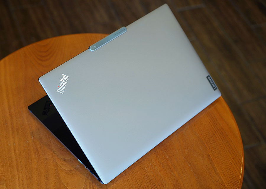 씽크패드 Z16 리뷰 반전 매력있는 AMD 라이젠 탑재 16인치 고성능 노트북