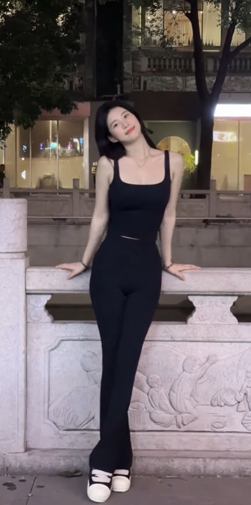 Du JinYu (두진위) 杜金雨 프로필 화제의 AI 틱톡 동영상 주인공 amy06559