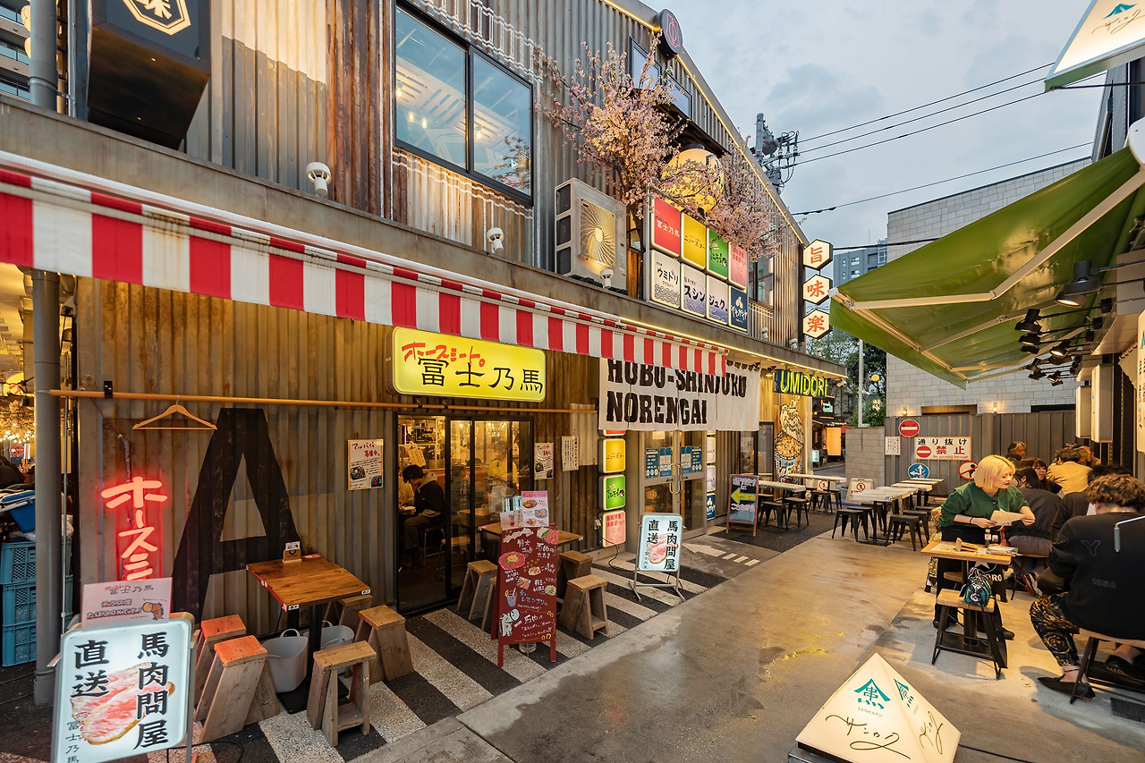 도쿄에서 술 한 잔 호보 신주쿠 노렌가이ほぼ新宿のれん街 분위기 있는 이자카야 도쿄여행 핫플레이스