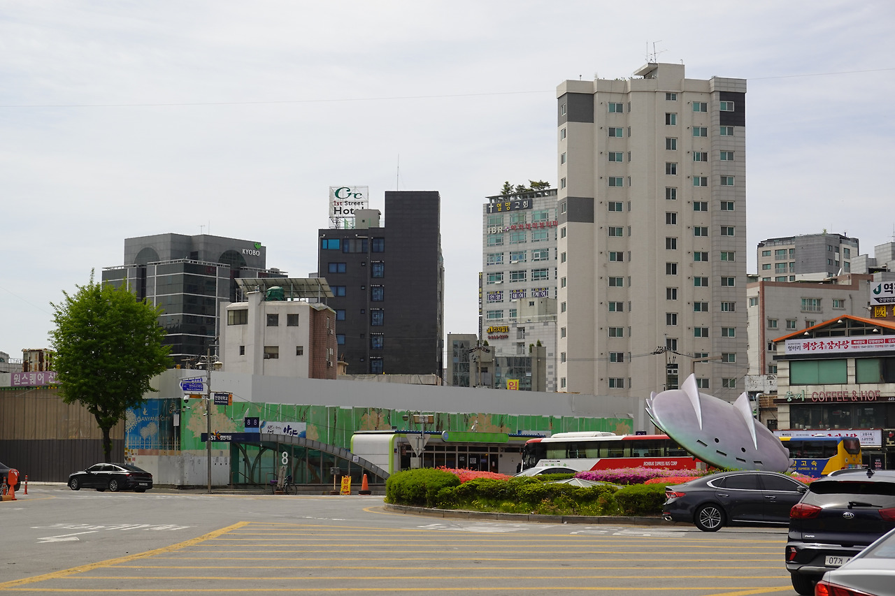 20230422 안양역앞 24년 흉물 빌딩 없어지니 시원스럽다