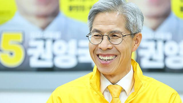 권영국 프로필 민주노동당 대선후보 기호 5번 Tv 토론회 김문수 악수