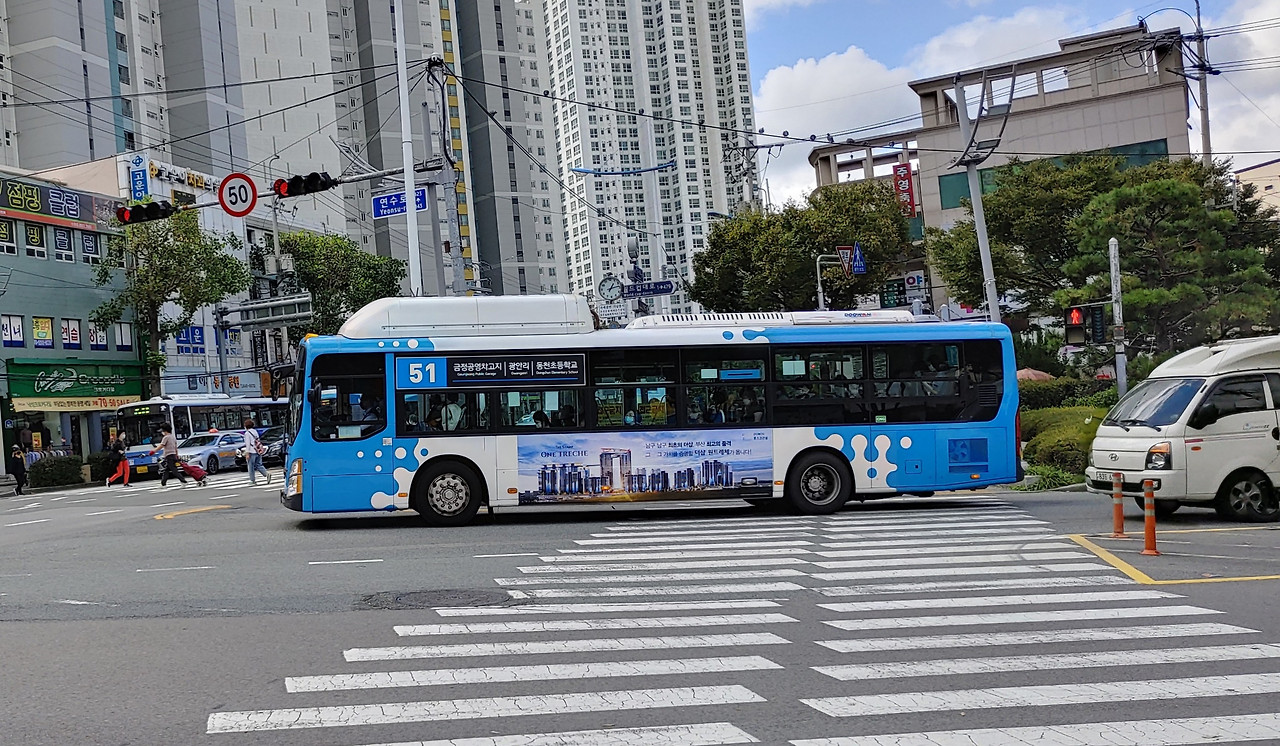 화신여객 51번 5450 2019 현대 저상 뉴슈퍼에어로시티 상품성 Cng 신도색