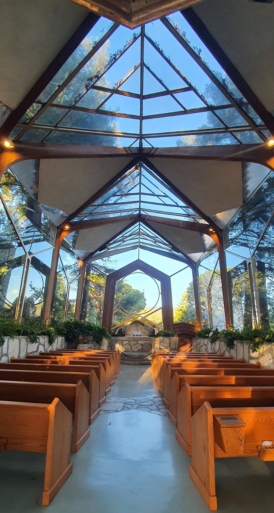 캘리포니아 바다를 품은 Wayfares Chapel