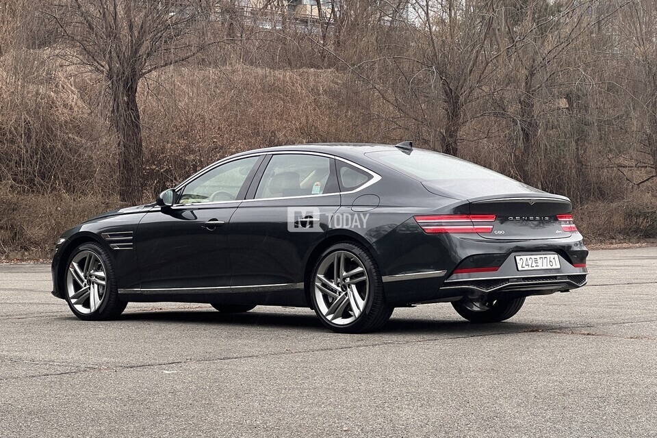 G80 부분변경. 신형 5시리즈. E클래스 어느쪽?