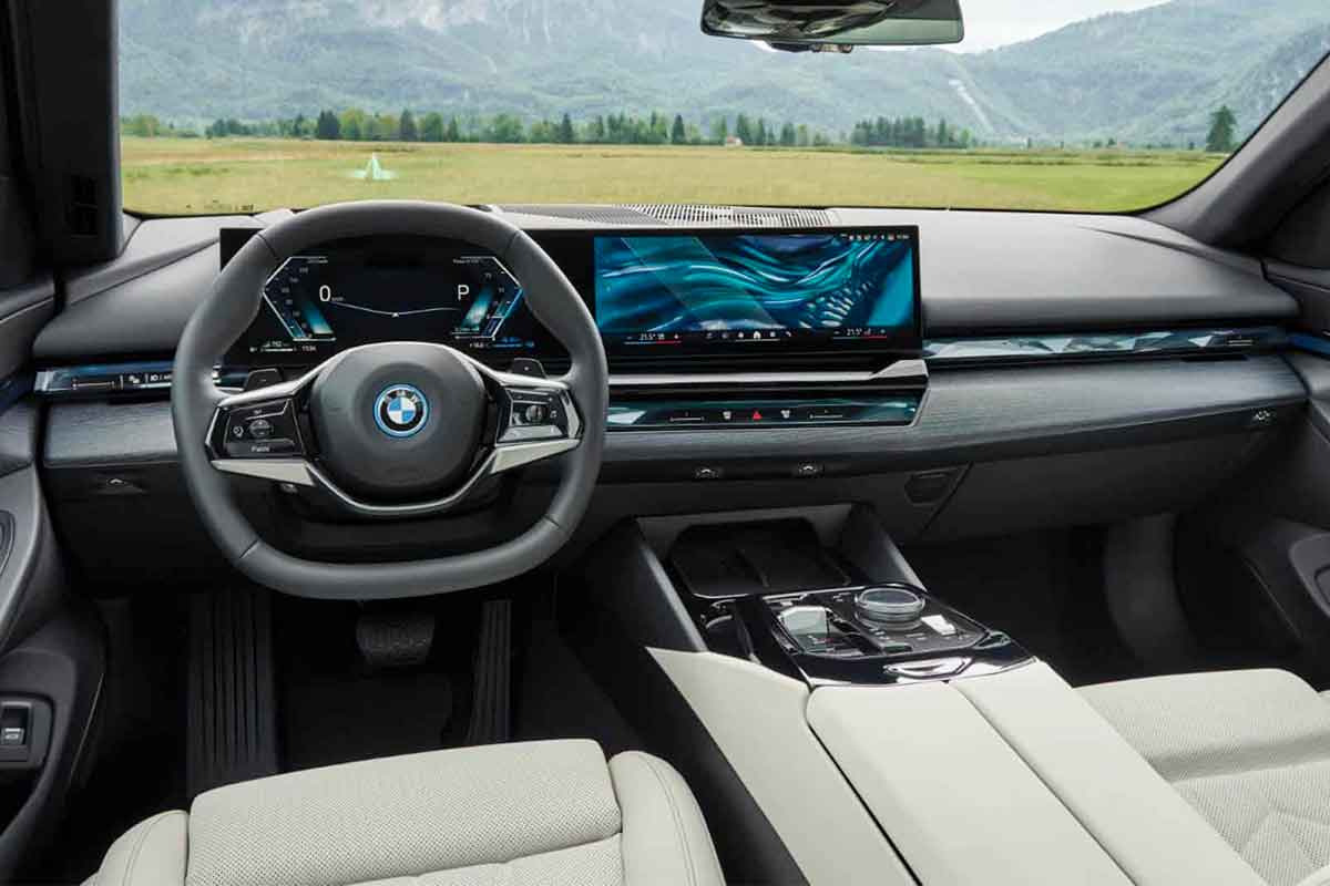 BMW, 550e 플러그인 하이브리드 출시