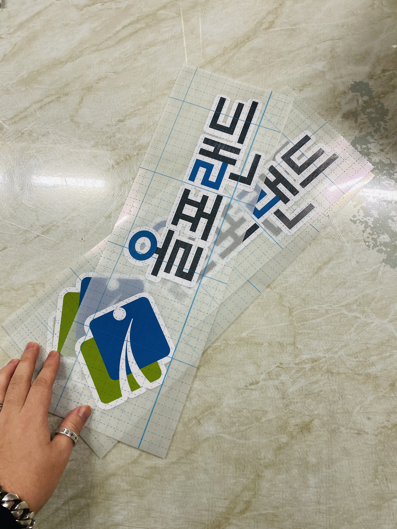 가게스티커 창문 유리 시트컷팅 시트지 오픈크로즈 광고 홍보 유리창 카페 맛집 인테리어 오픈 케이크 기업로고 스티커 창 문 입구 유리창 미니간판 인테리어 데코 포인트